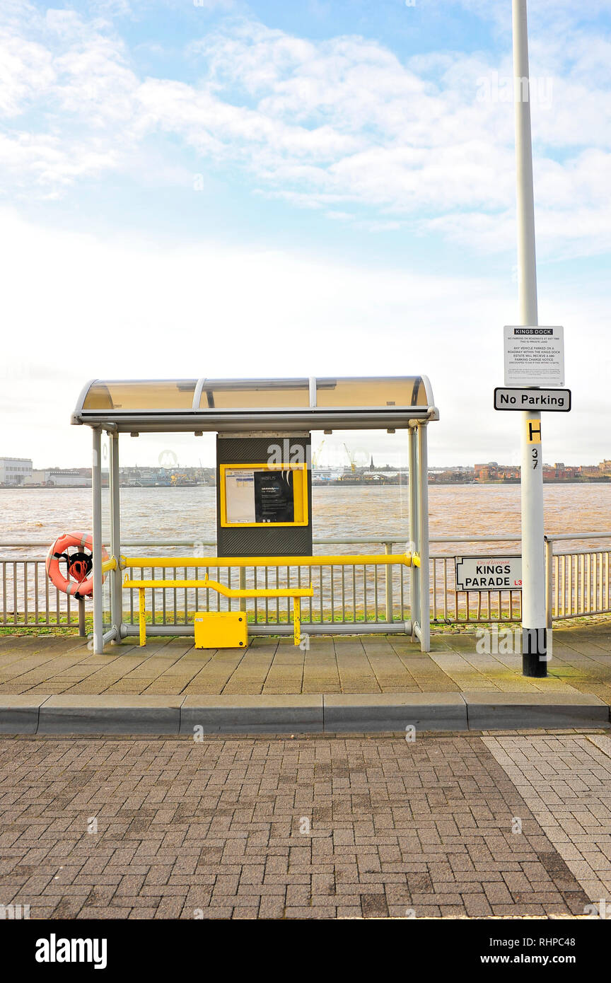 Metro bus shelter hi-res stock photography and images - Alamy