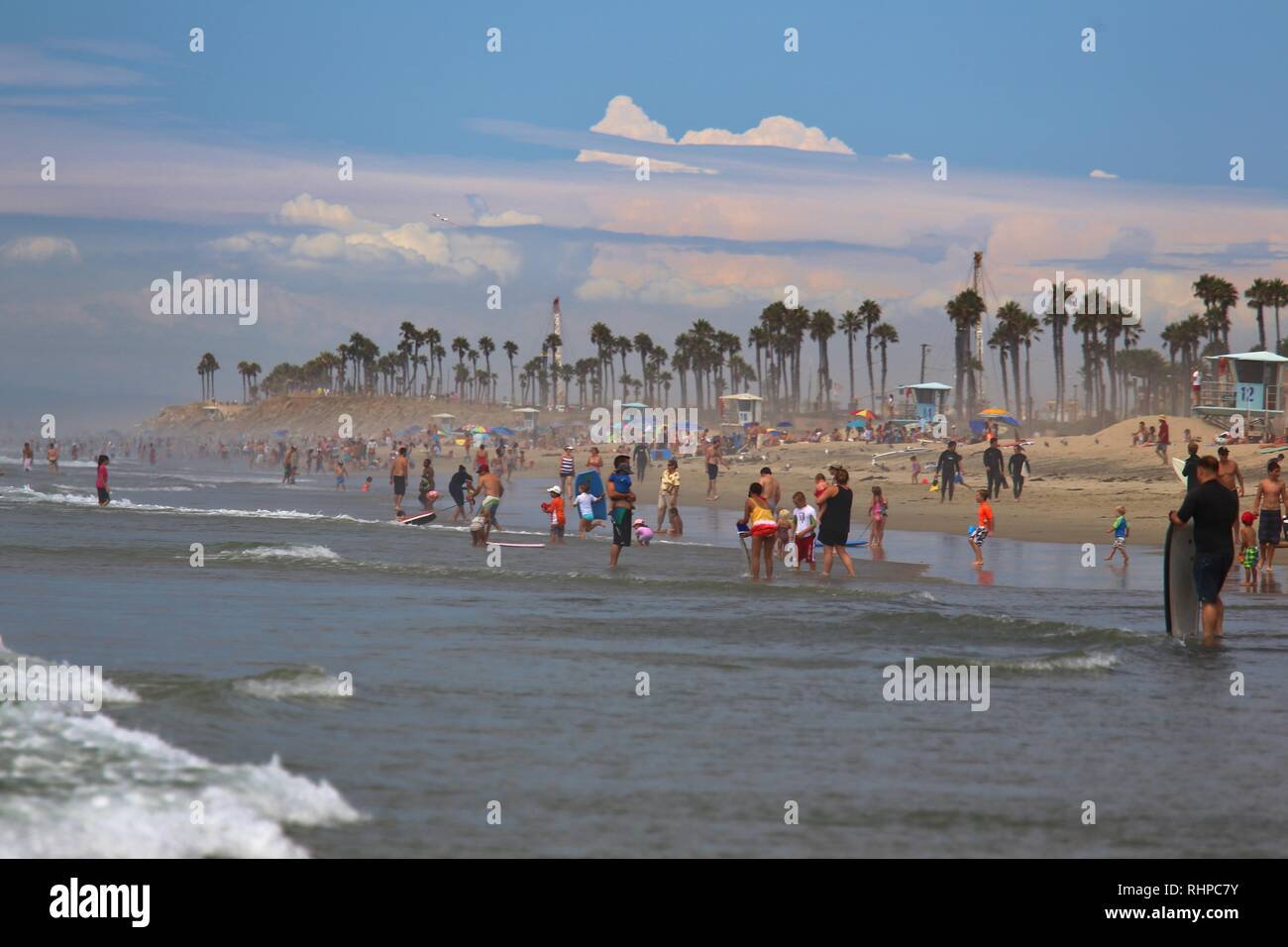 Tourist on the historic Huntington Beach in Las Angeles, California ...