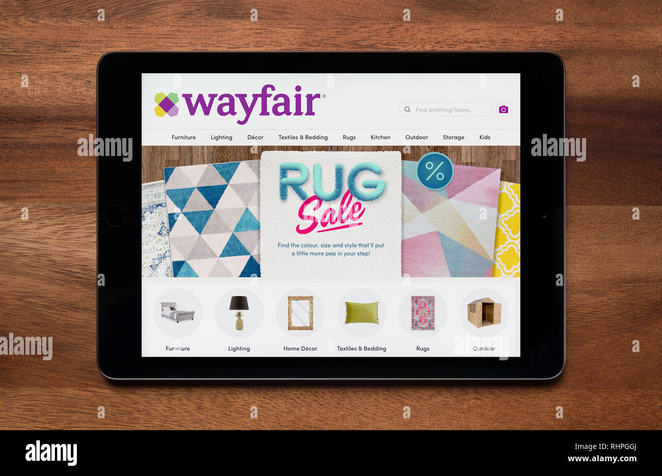 Wayfair store logo hi-res stock photography and images - Alamy
