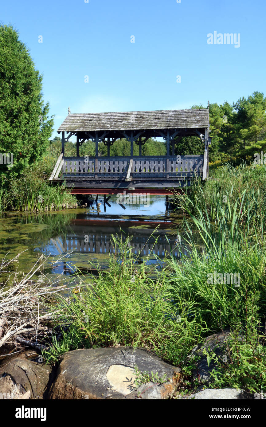 Covered foot bridge on walking trail in nature reserve Stock Photo - Alamy
