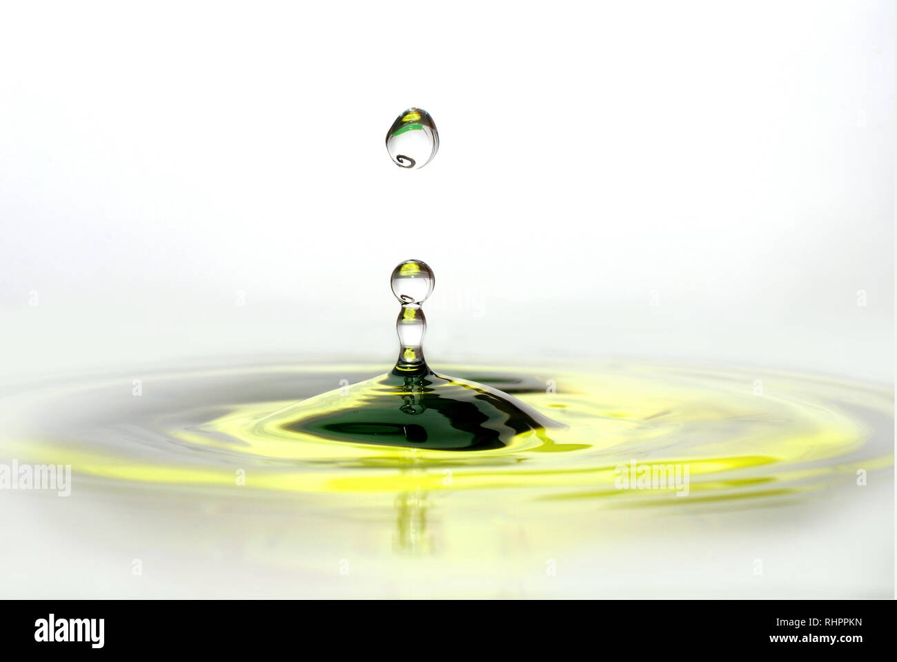 Lemon with water splash hi-res stock photography and images - Alamy