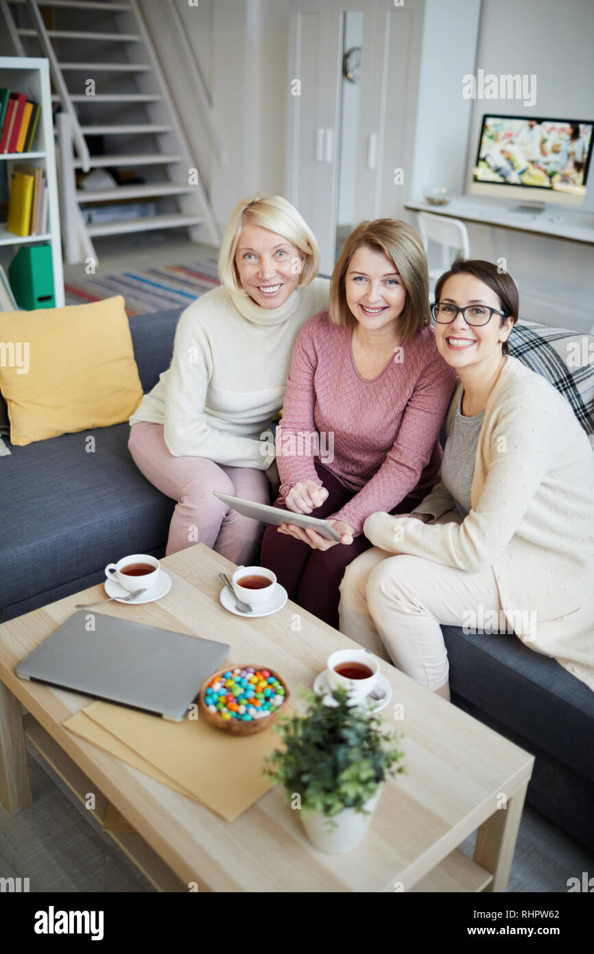 Three female generations using hi-res stock photography and images - Alamy