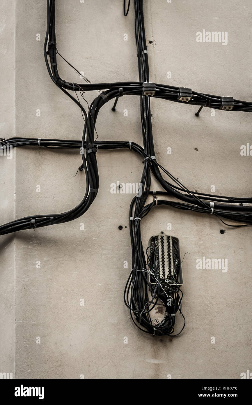 Wire house hi-res stock photography and images - Alamy