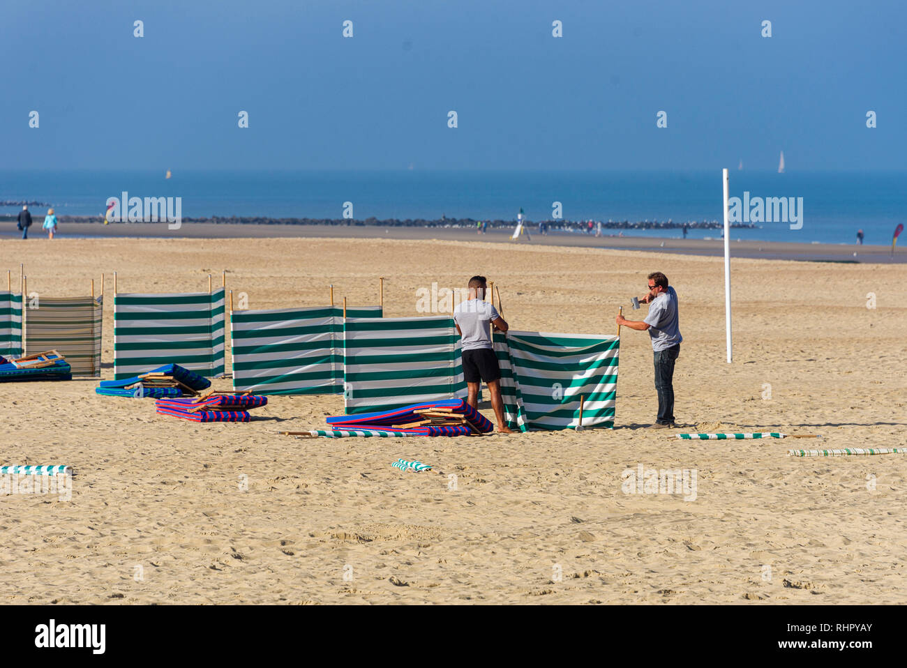 installation of screens on the beach of Ostend, Belgium Stock Photo - Alamy