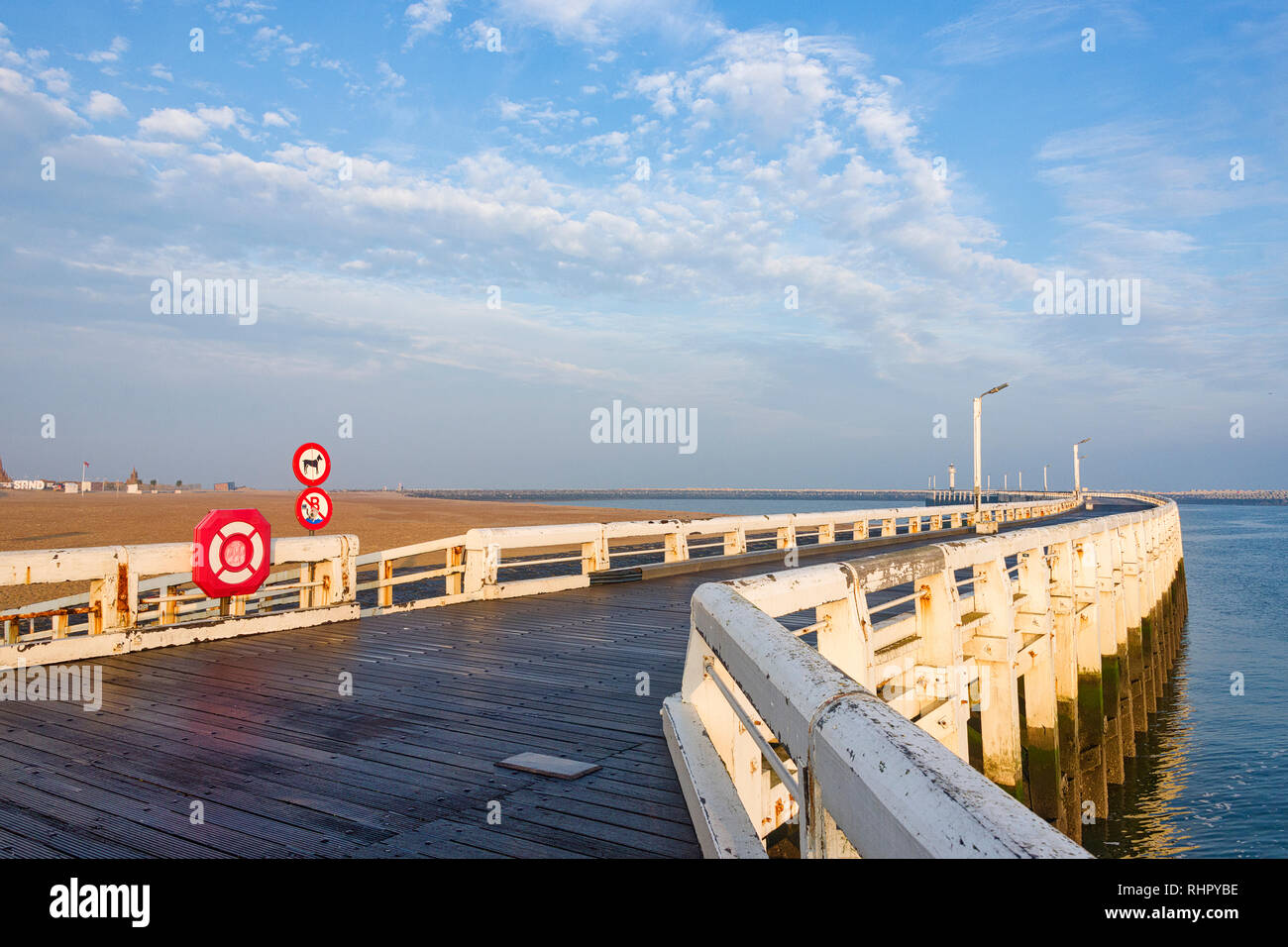 Ostend wharf hi-res stock photography and images - Alamy