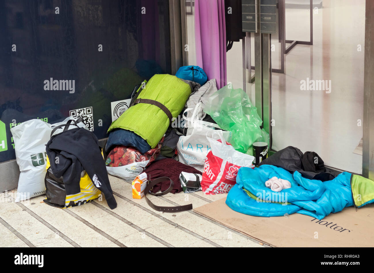 Rough sleeper sleepers sleeping hi-res stock photography and images - Alamy