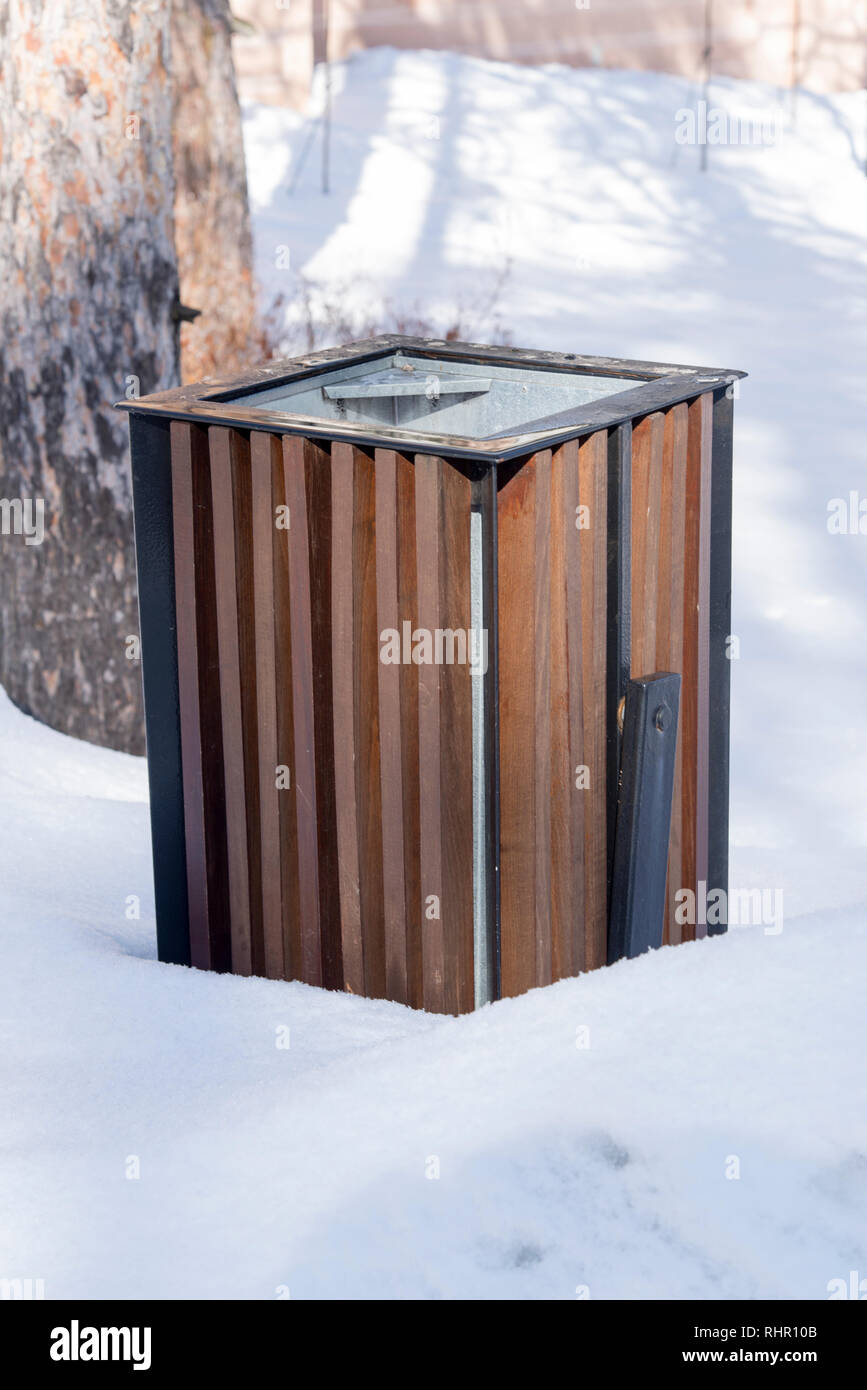 Bin for garbage in the snow Stock Photo - Alamy