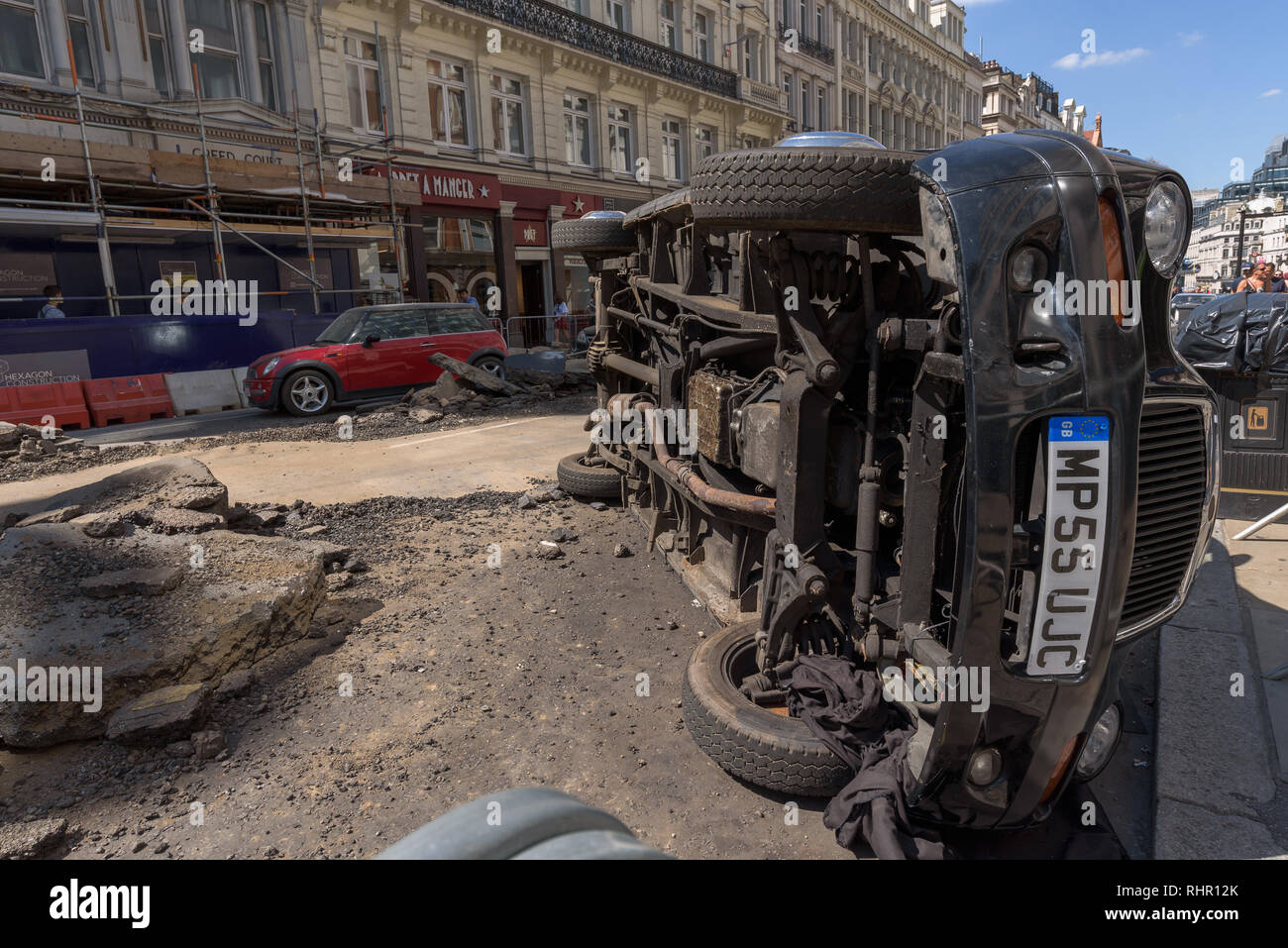 Car crash movie set hi-res stock photography and images - Alamy
