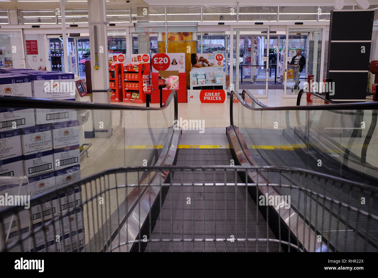 Busy supermarket uk hi-res stock photography and images - Alamy