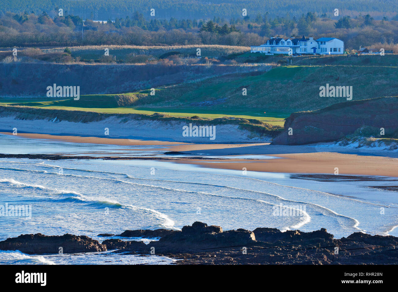 Scotland cullen aberdeenshire beach hi-res stock photography and images ...