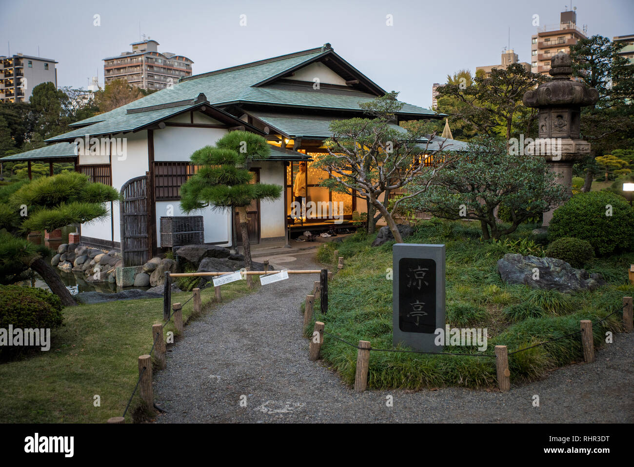 Tokyo tea house hi-res stock photography and images - Alamy