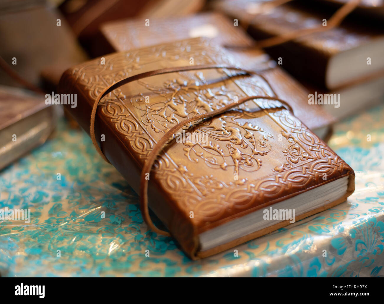 Old leather book cover texture hi-res stock photography and images - Alamy