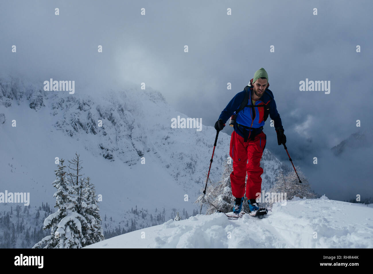 Man deep powder skiing hi-res stock photography and images - Alamy