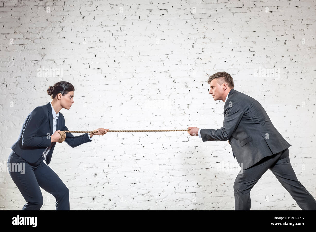 Tug of war women hi-res stock photography and images - Alamy