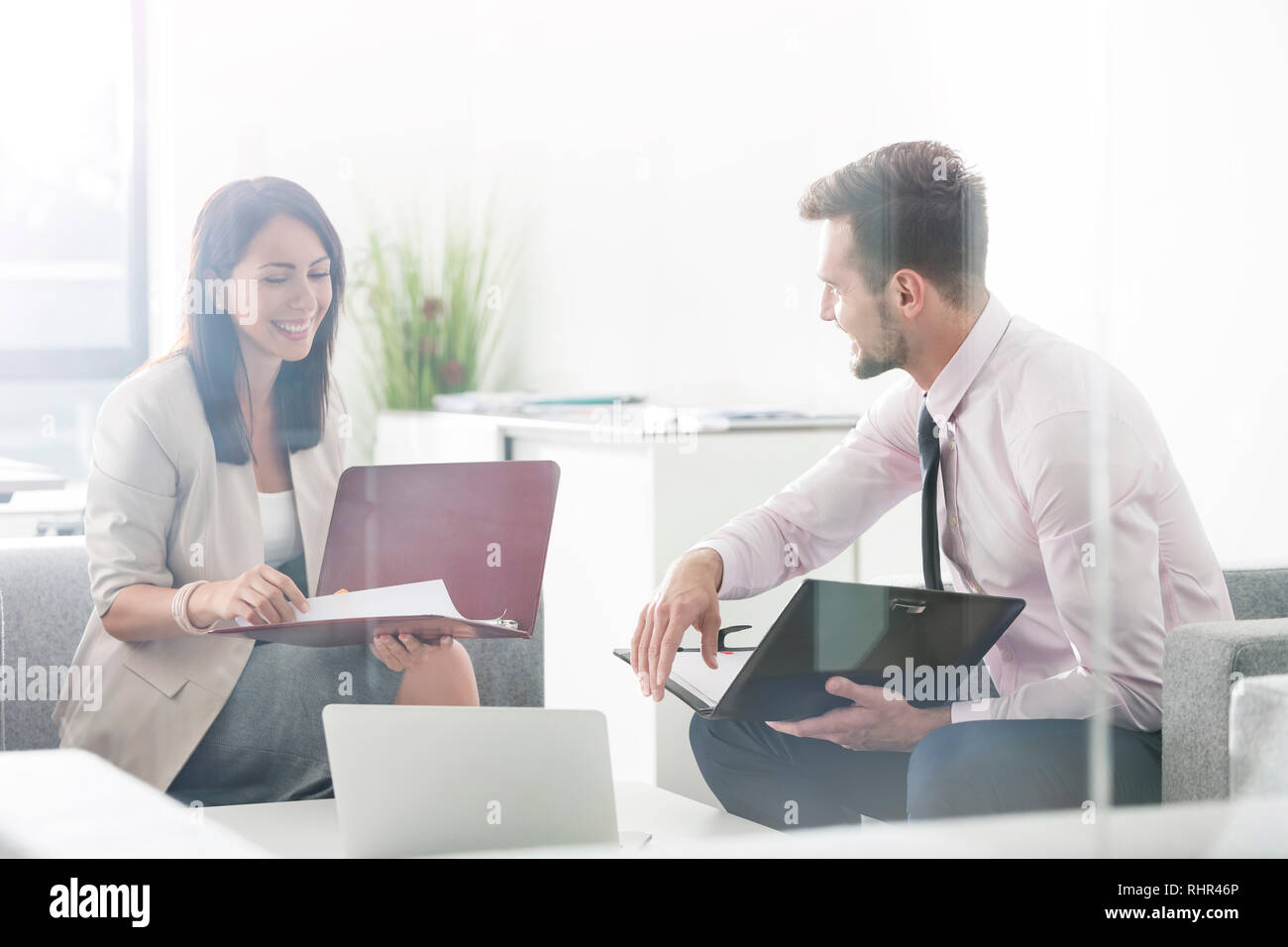 Office teamwork professionals hi-res stock photography and images - Alamy
