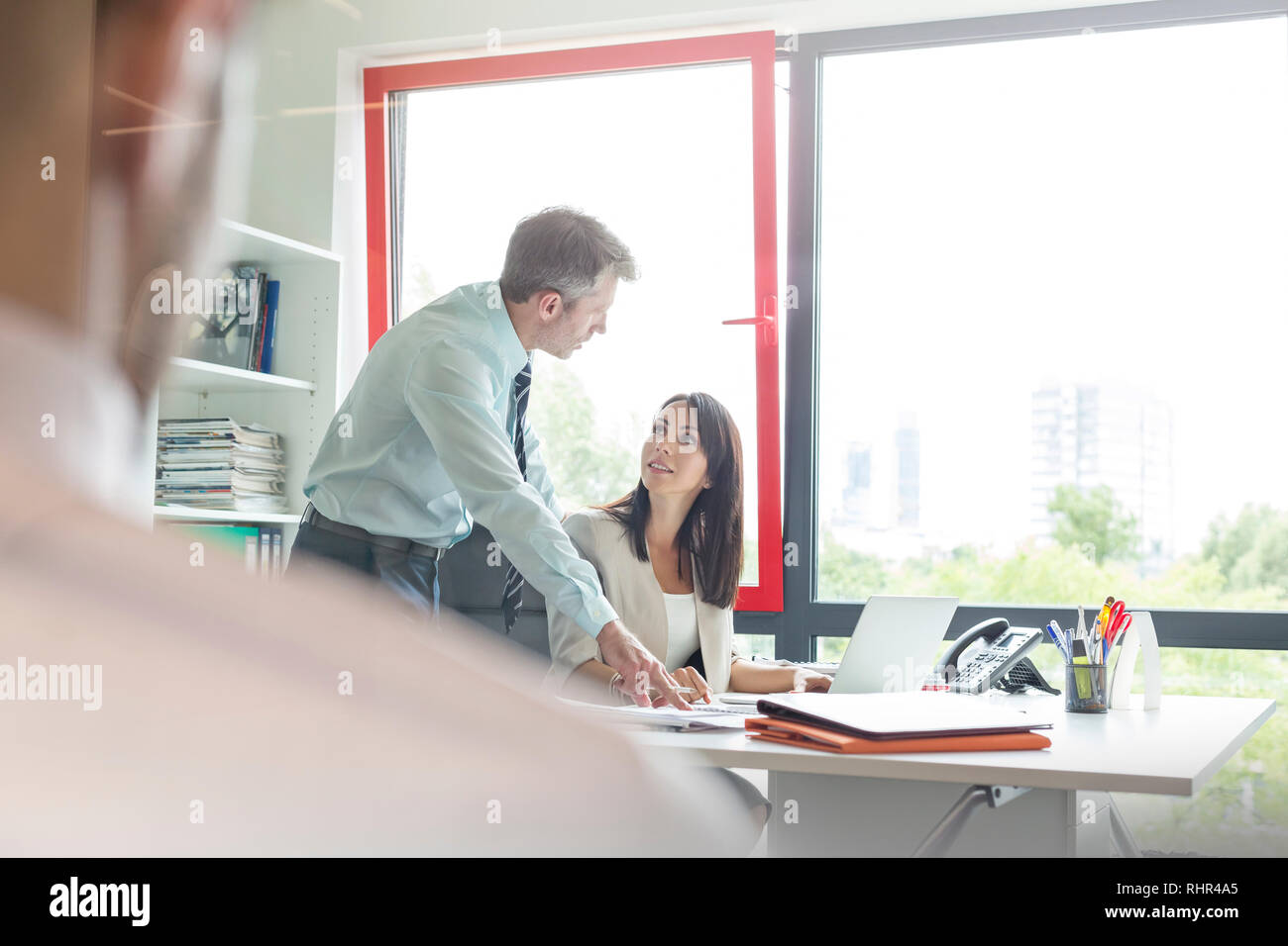 Explaining colleague hi-res stock photography and images - Alamy