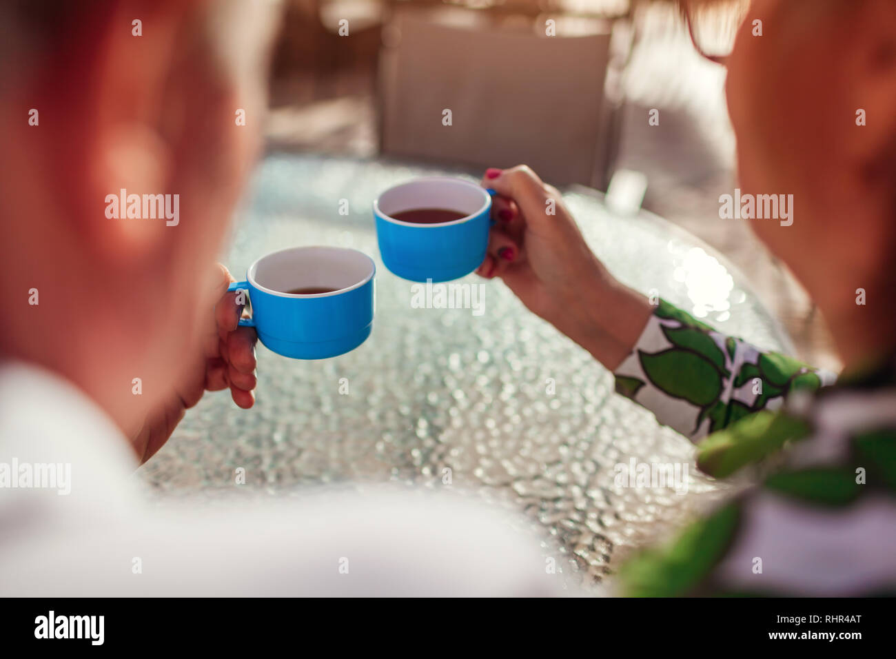 Elderly couple drinking coffee cafe hi-res stock photography and images ...