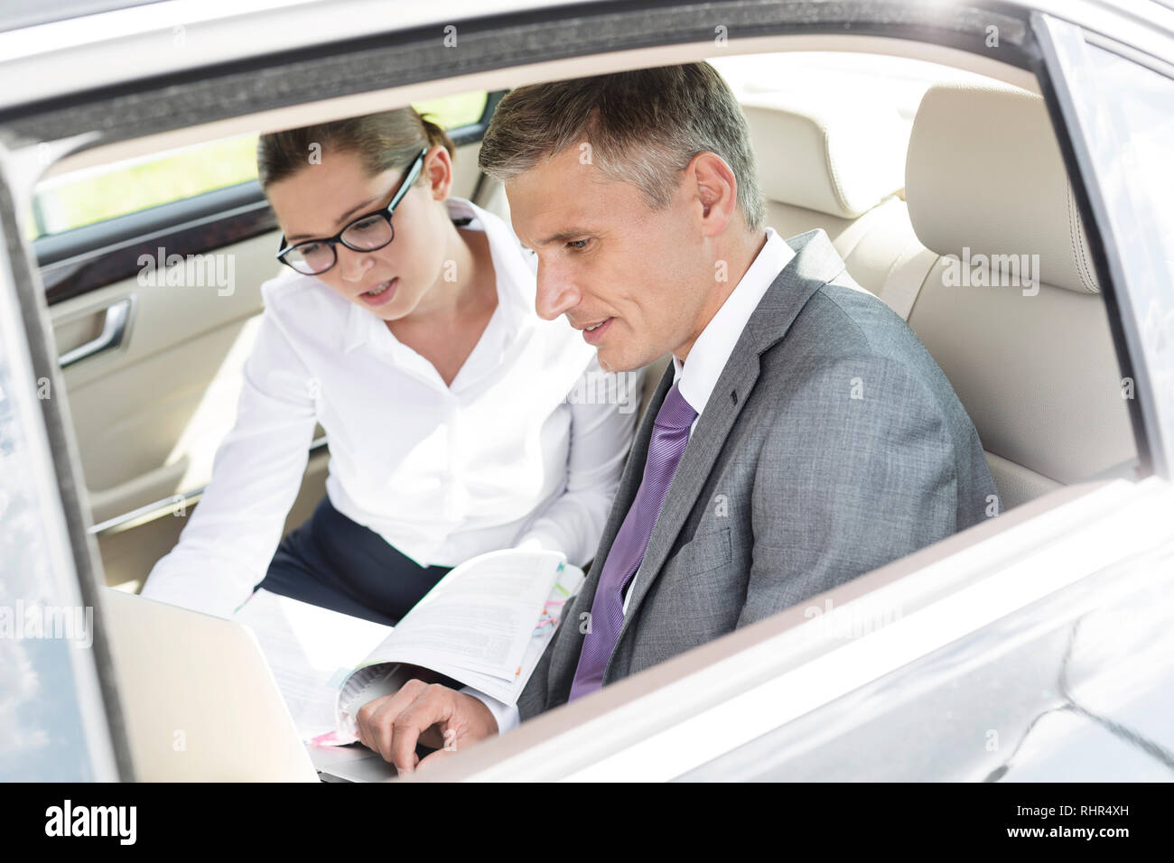 Car documents hi-res stock photography and images - Alamy