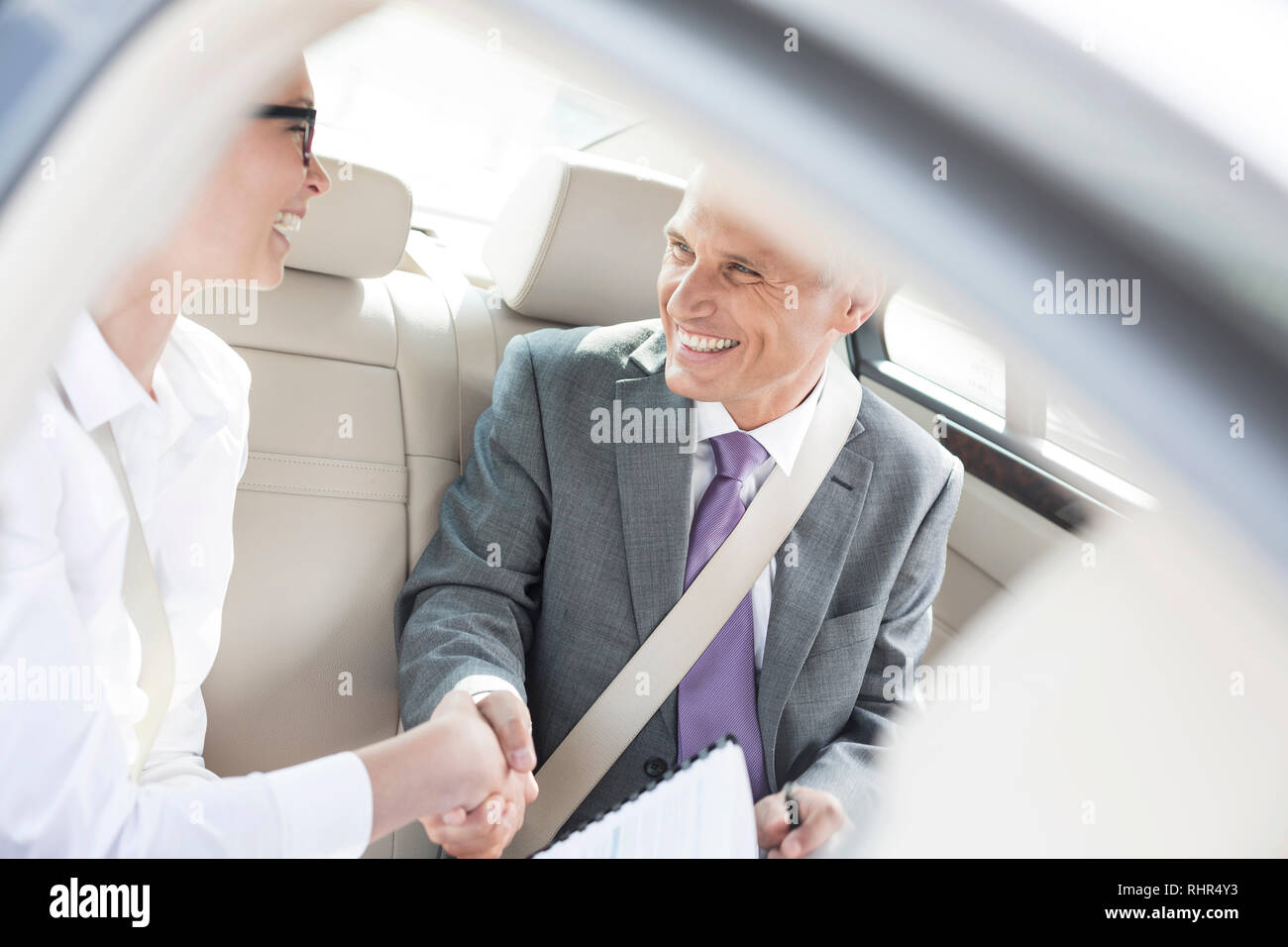 Car handshake hi-res stock photography and images - Alamy