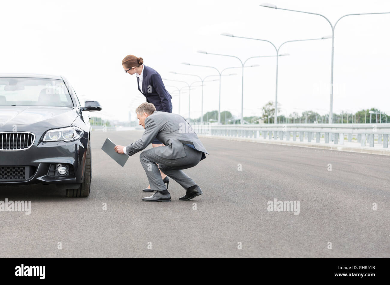 Mature woman car breakdown hi-res stock photography and images - Alamy