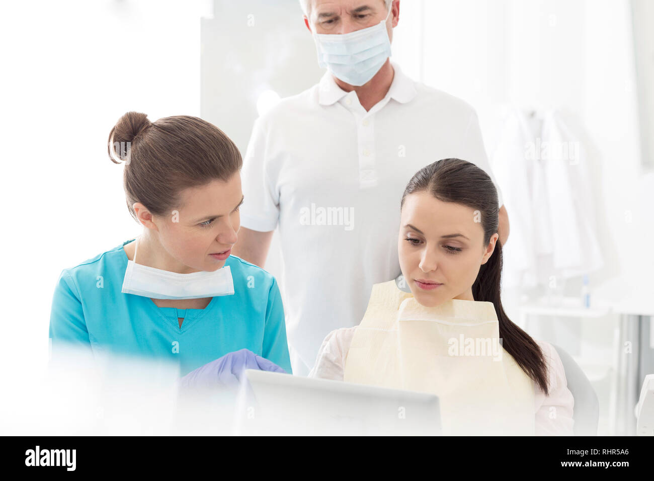 Doctor procedure hi-res stock photography and images - Alamy