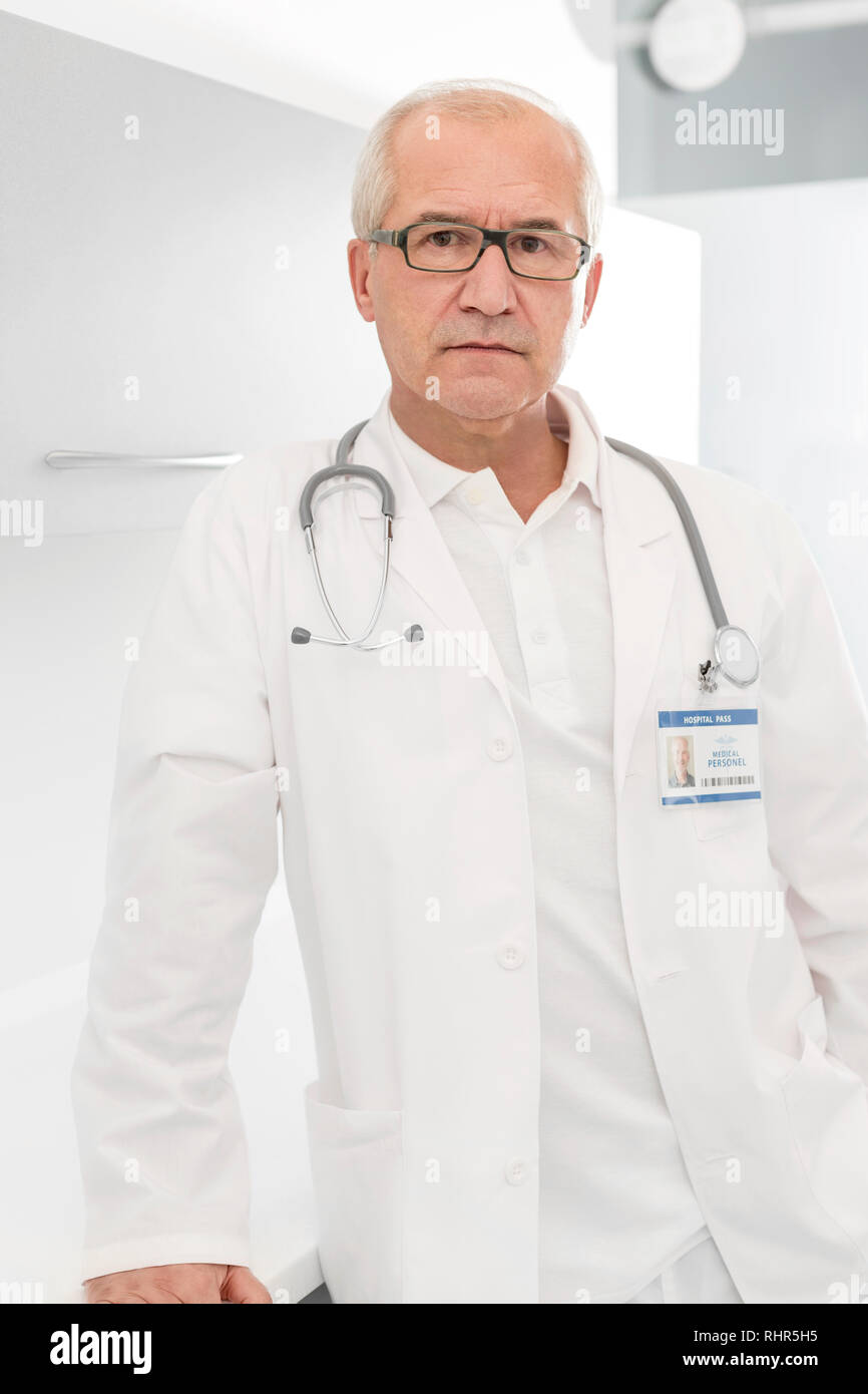 Labcoat hi-res stock photography and images - Alamy