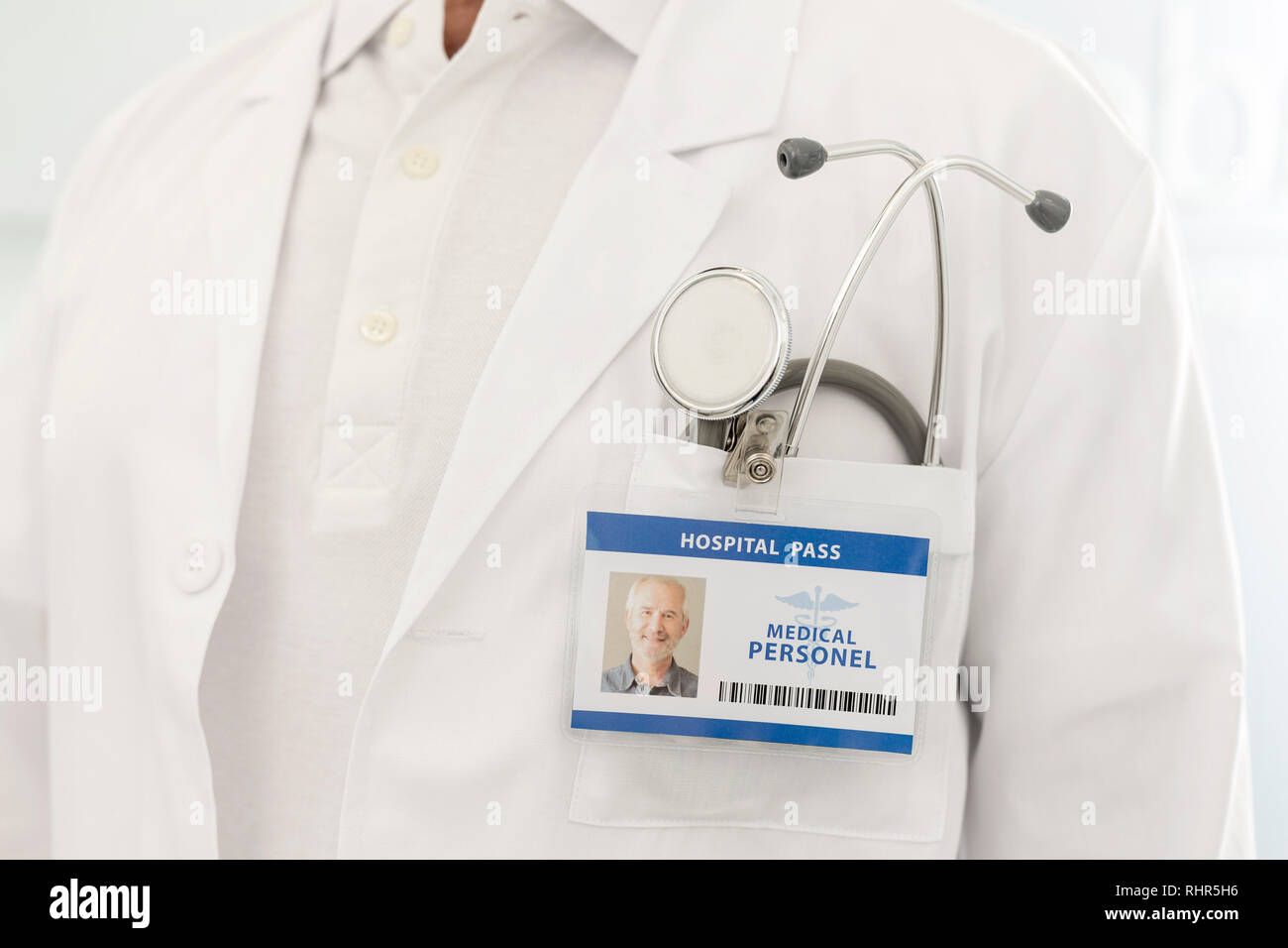 Senior stethoscope doctor hi-res stock photography and images - Alamy