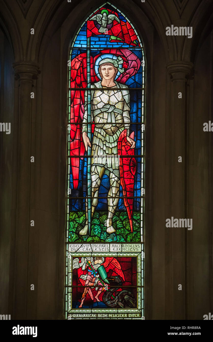 Pre raphaelites stained glass hi-res stock photography and images - Alamy