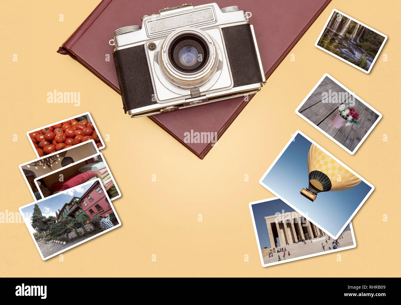 Vintage Camera with a landscape Photo frames Stock Photo - Alamy