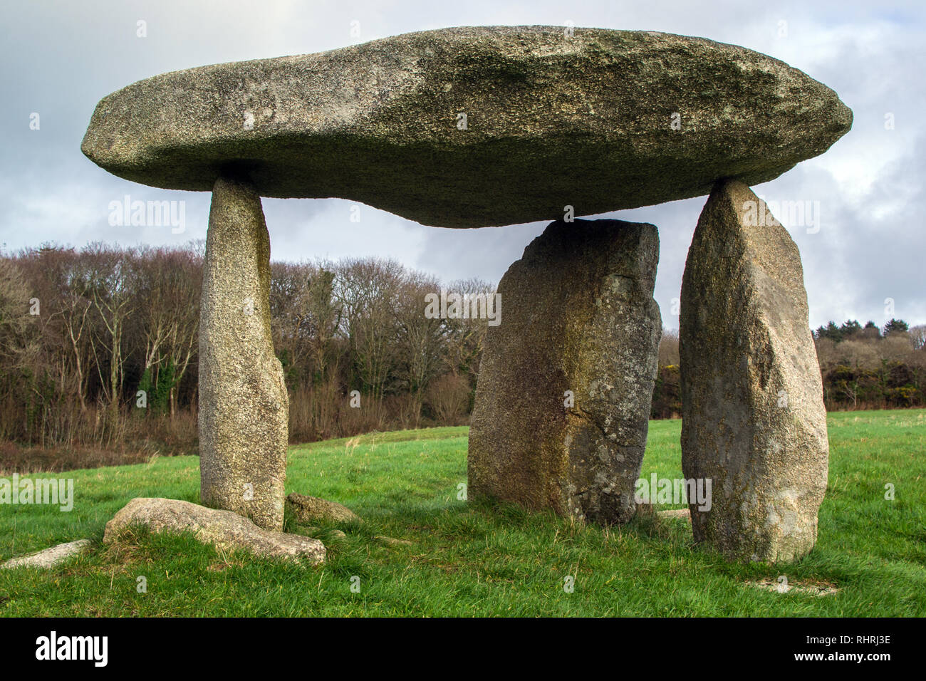 Carwynnen Quoit, ancient burial chamber, also known as Giant's Quoit ...