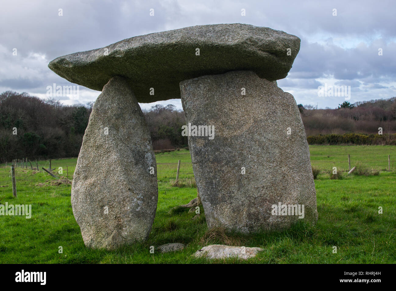 Carwynnen Quoit, ancient burial chamber, also known as Giant's Quoit ...