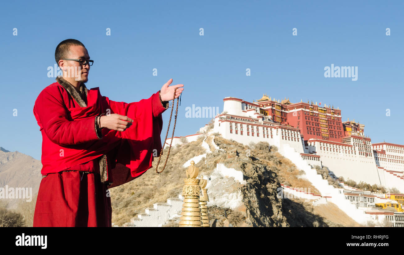Tibet monk prayer hi-res stock photography and images - Alamy