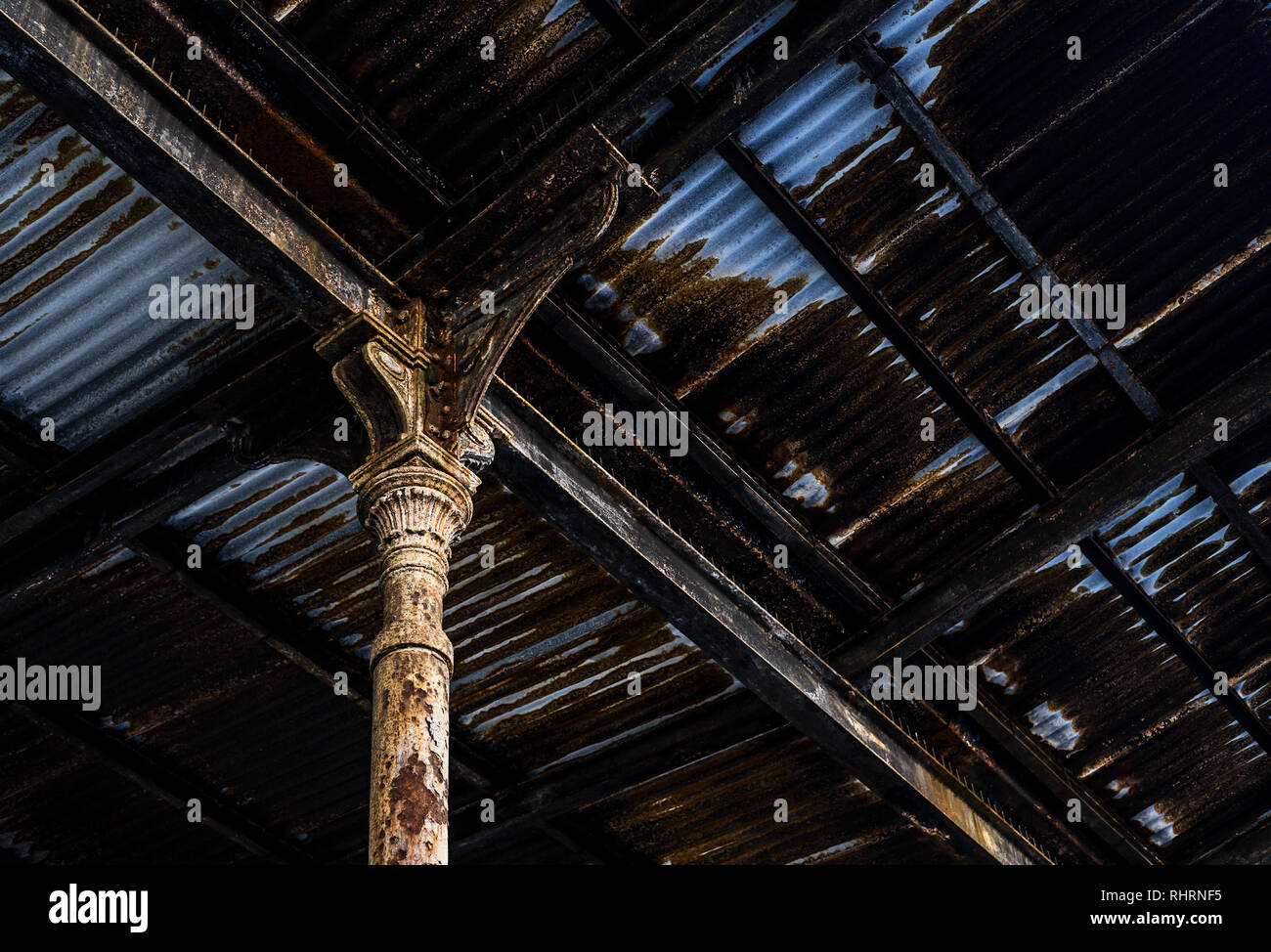 Metal roof supported by a rusty column Stock Photo - Alamy