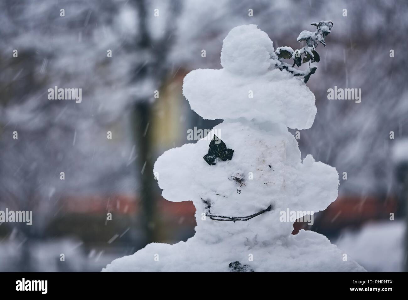 Snowman snow winter weather hi-res stock photography and images - Alamy