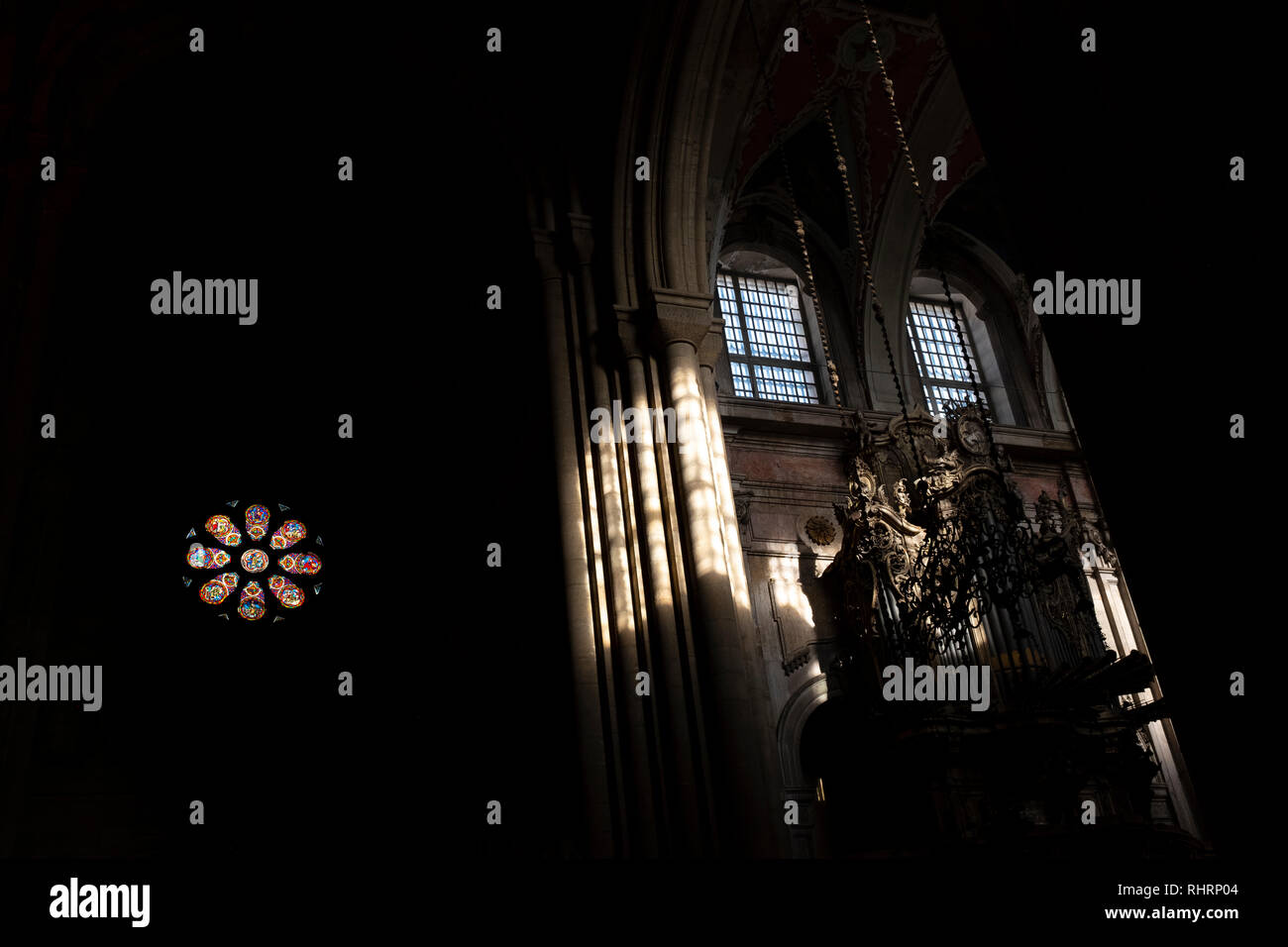 Lisbon Cathedral Interior Stained Glass Windows Arches and Dome Ceiling ...