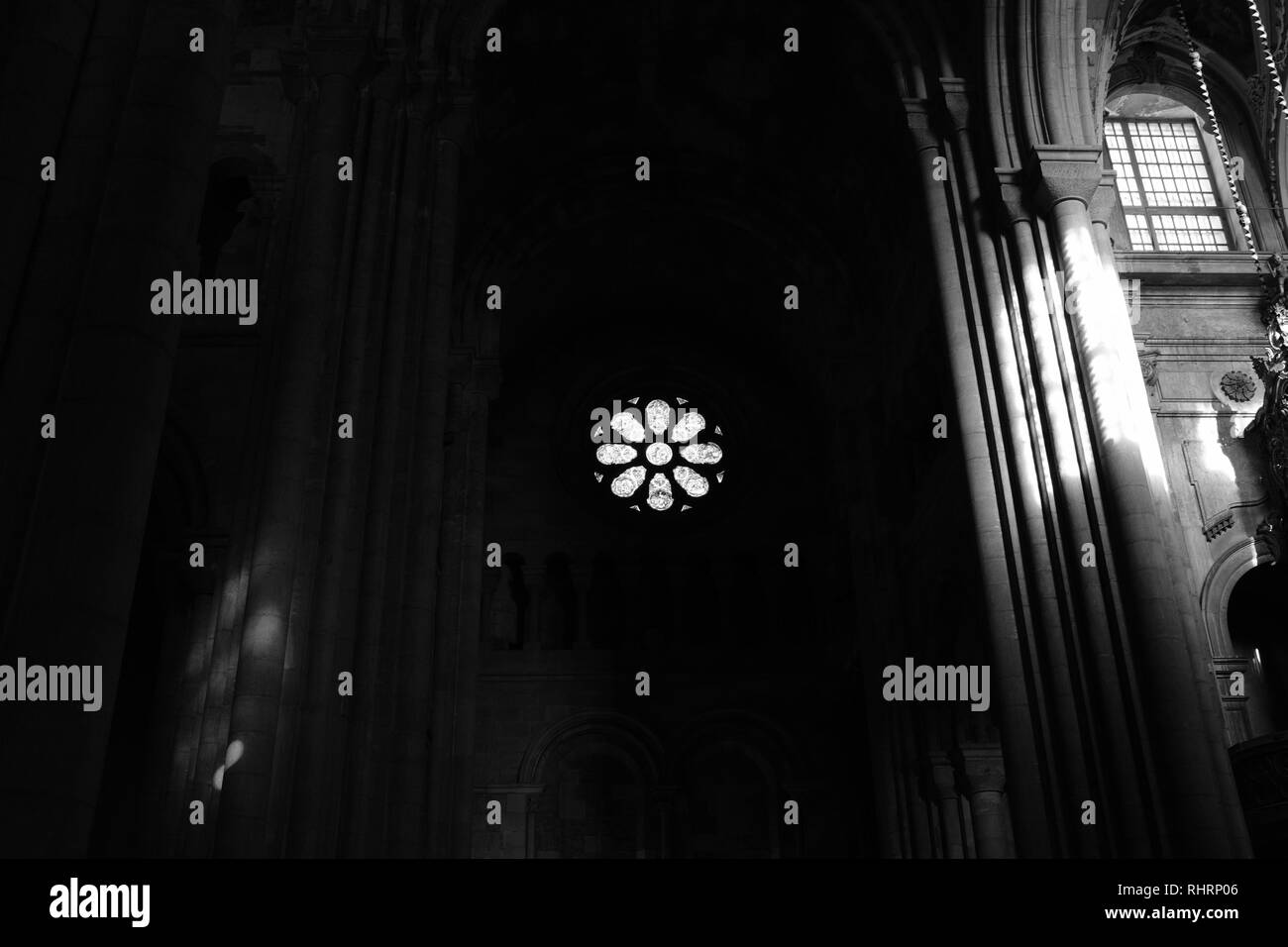 Lisbon Cathedral Interior Stained Glass Windows Arches and Dome Ceiling ...