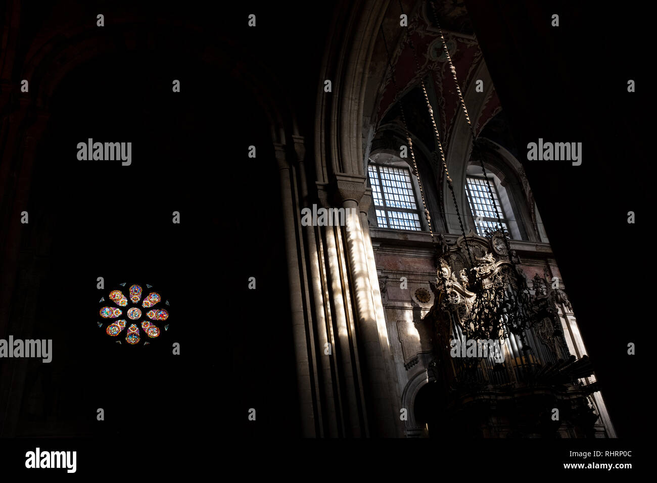 Lisbon Cathedral Interior Stained Glass Windows Arches and Dome Ceiling ...