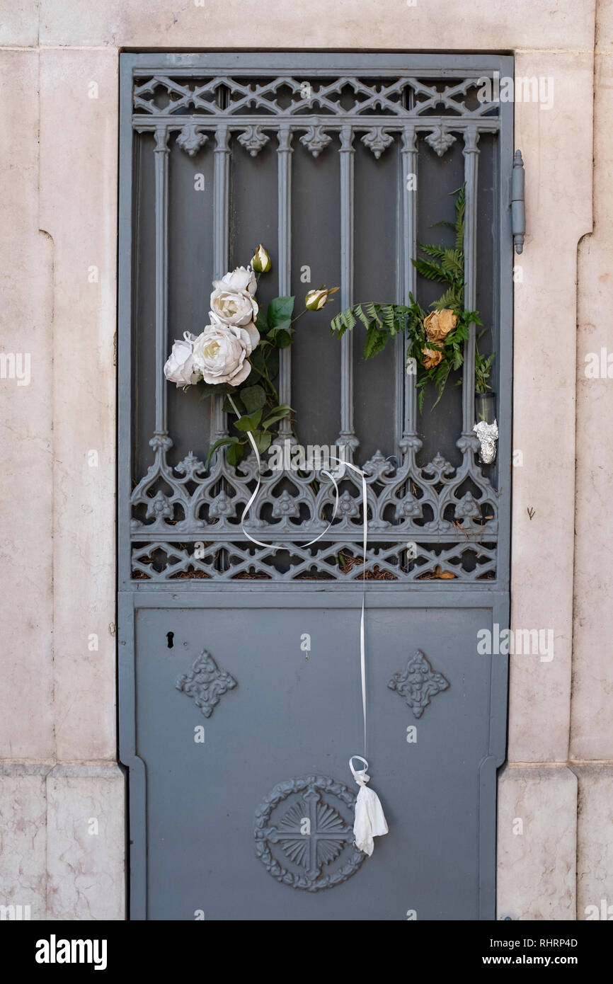 Cemetery Lisbon Portugal Angels headstones graves cats gravestones ...