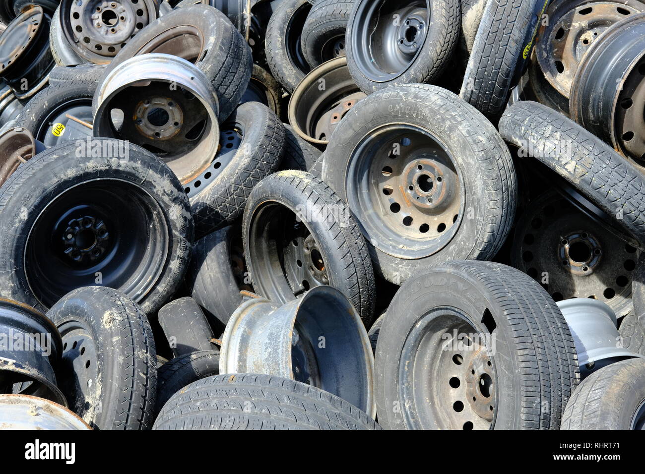 Pile tires rims hi-res stock photography and images - Alamy