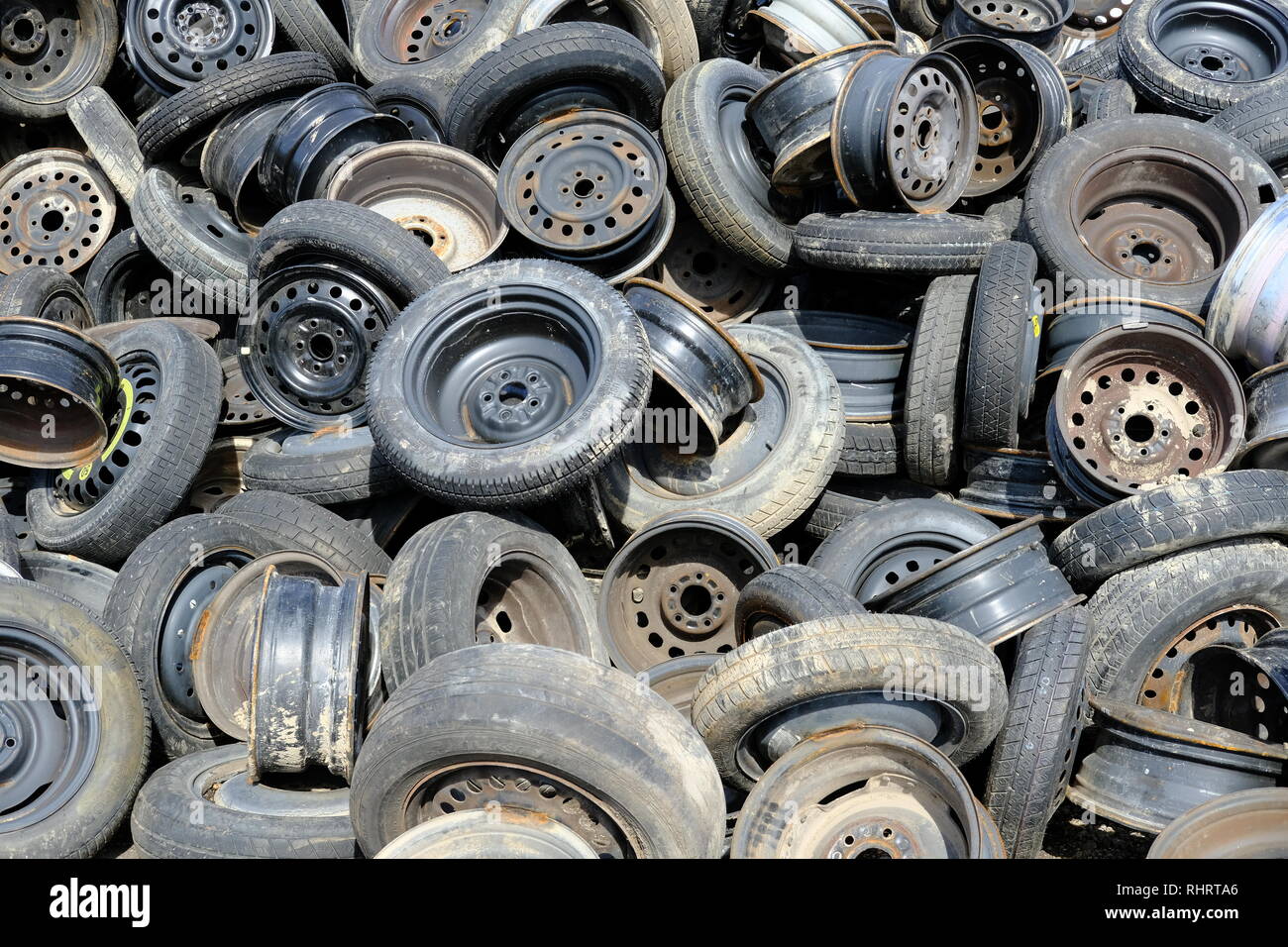 Pile tires rims hi-res stock photography and images - Alamy