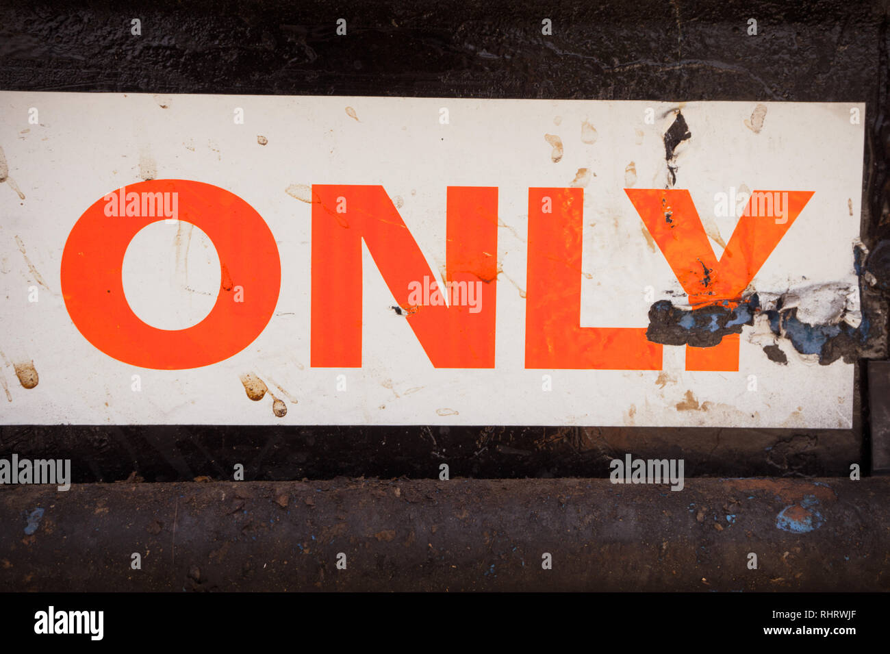 Full rubbish bin sign on hi-res stock photography and images - Alamy