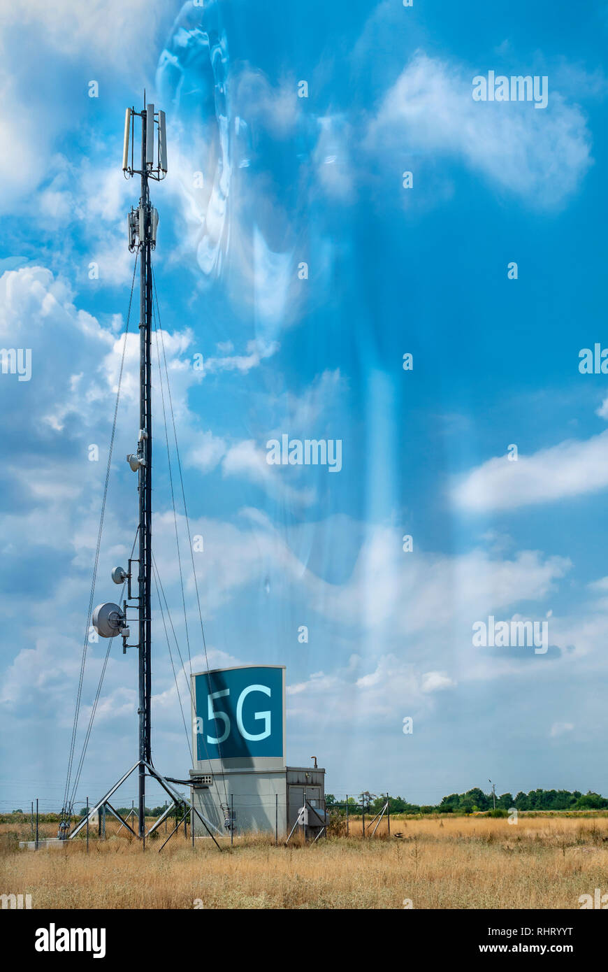 Small 5g antenna tower hi-res stock photography and images - Alamy