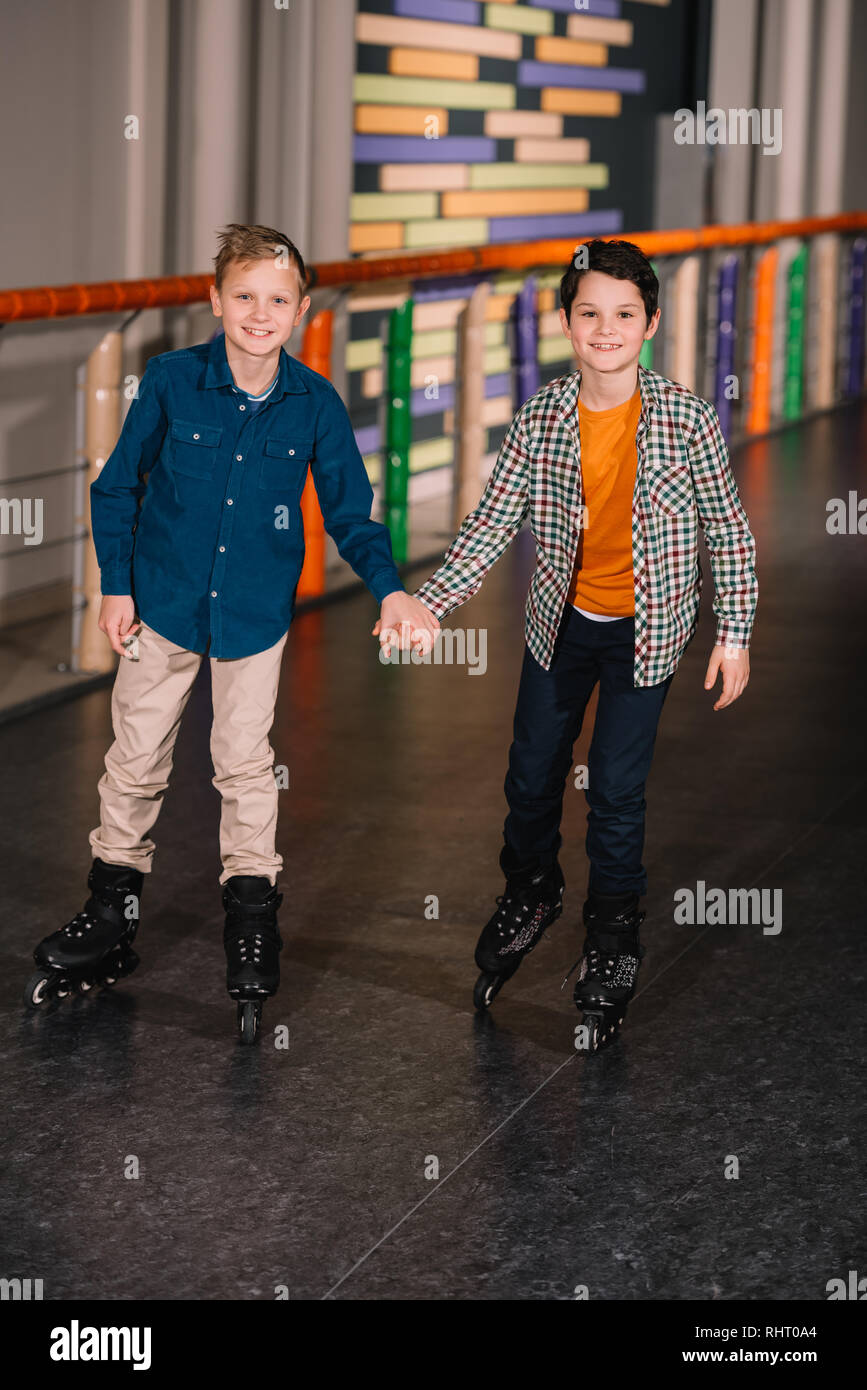 Boys skating hi-res stock photography and images - Alamy