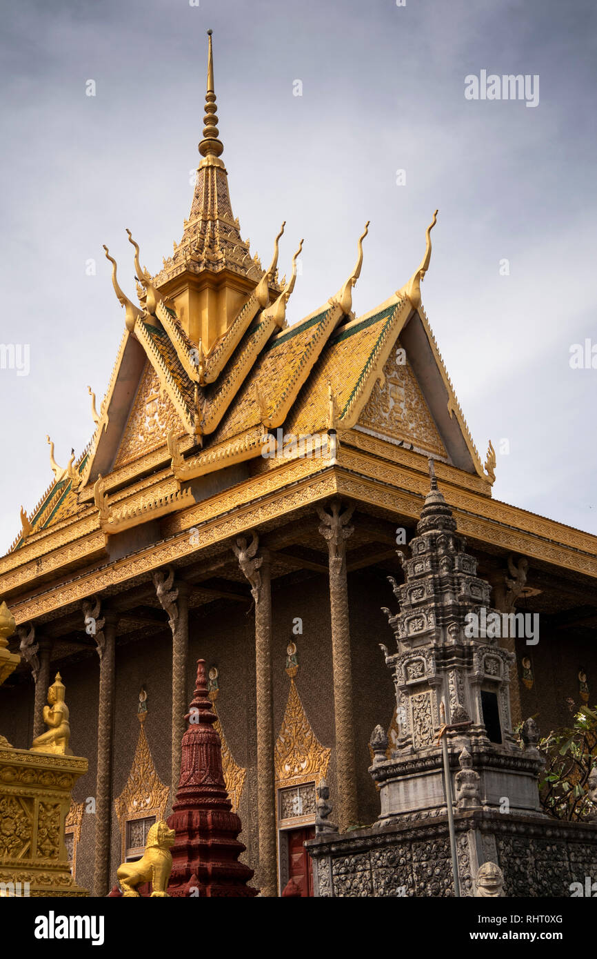 Cambodia, Phnom Penh, Street 123, Wat Moha Montrei, Vihara, 35m high ...