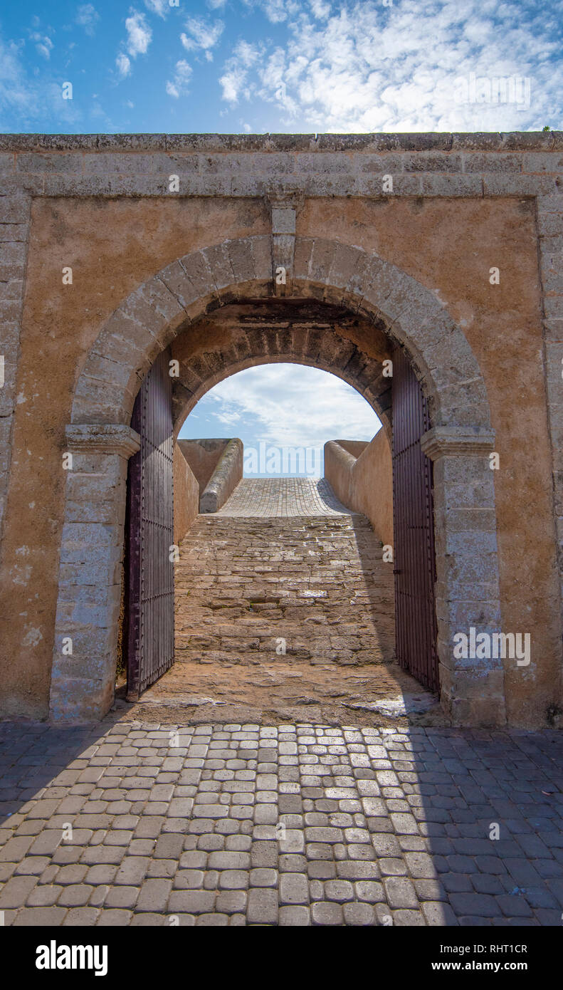 Portuguese gate hi-res stock photography and images - Alamy