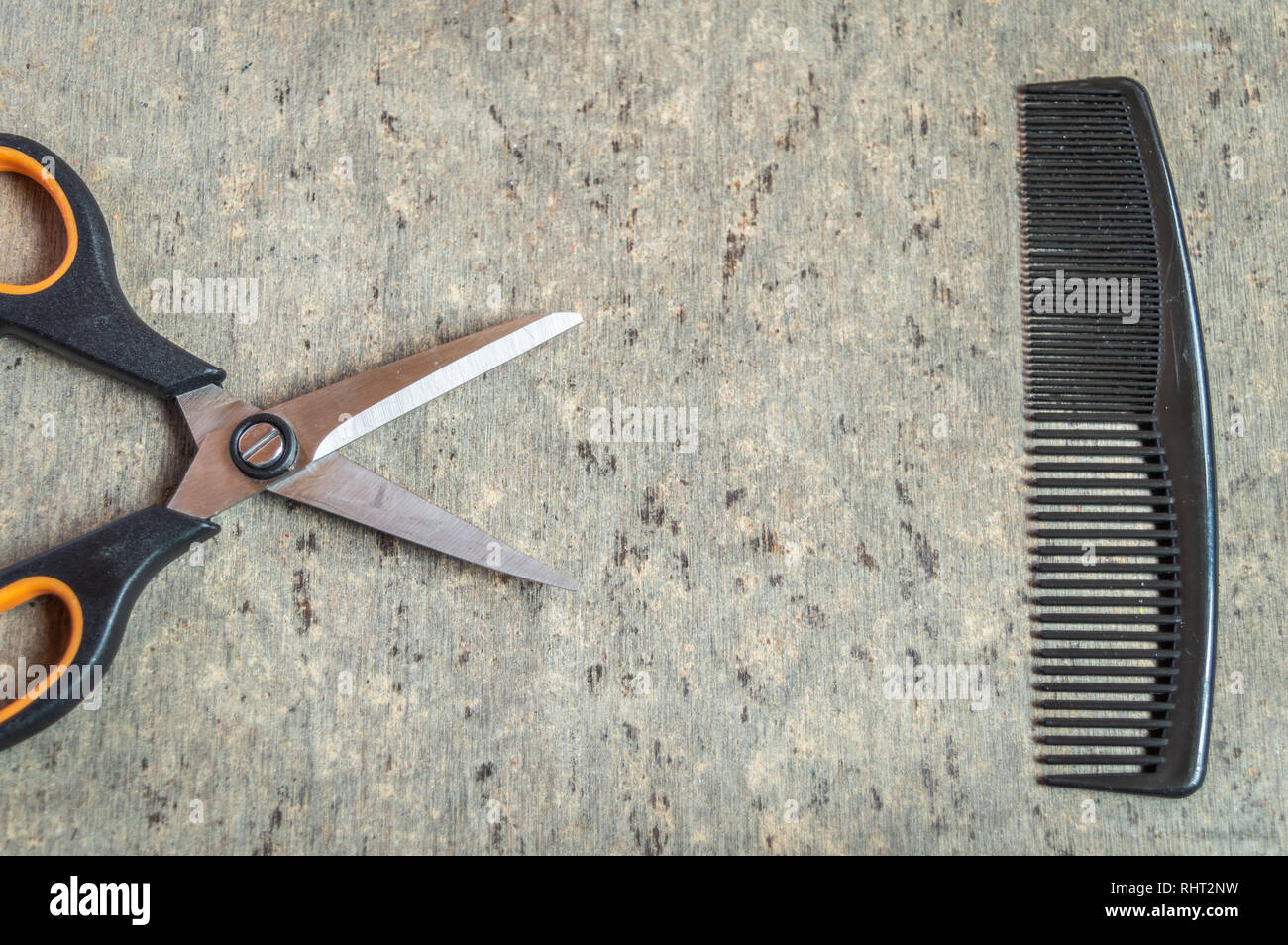 Hair scissors and comb hi-res stock photography and images - Alamy