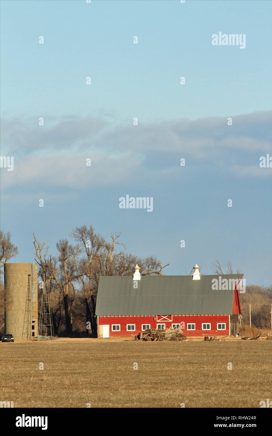 Blue roof barn hi-res stock photography and images - Alamy