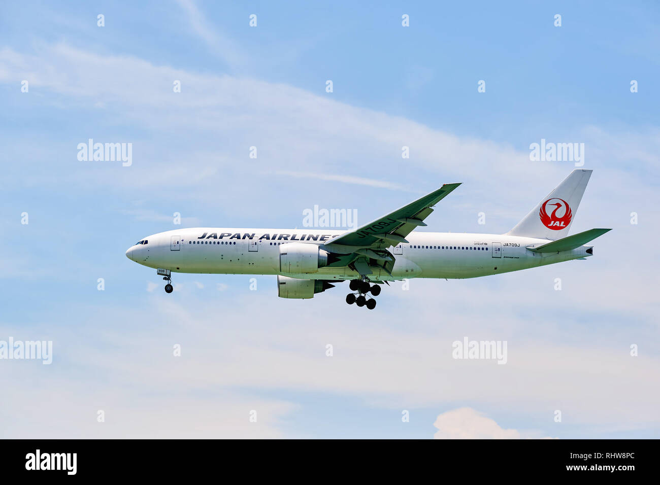 HONG KONG - JUNE 04, 2015: JAL aircraft landing at Hong Kong airport ...