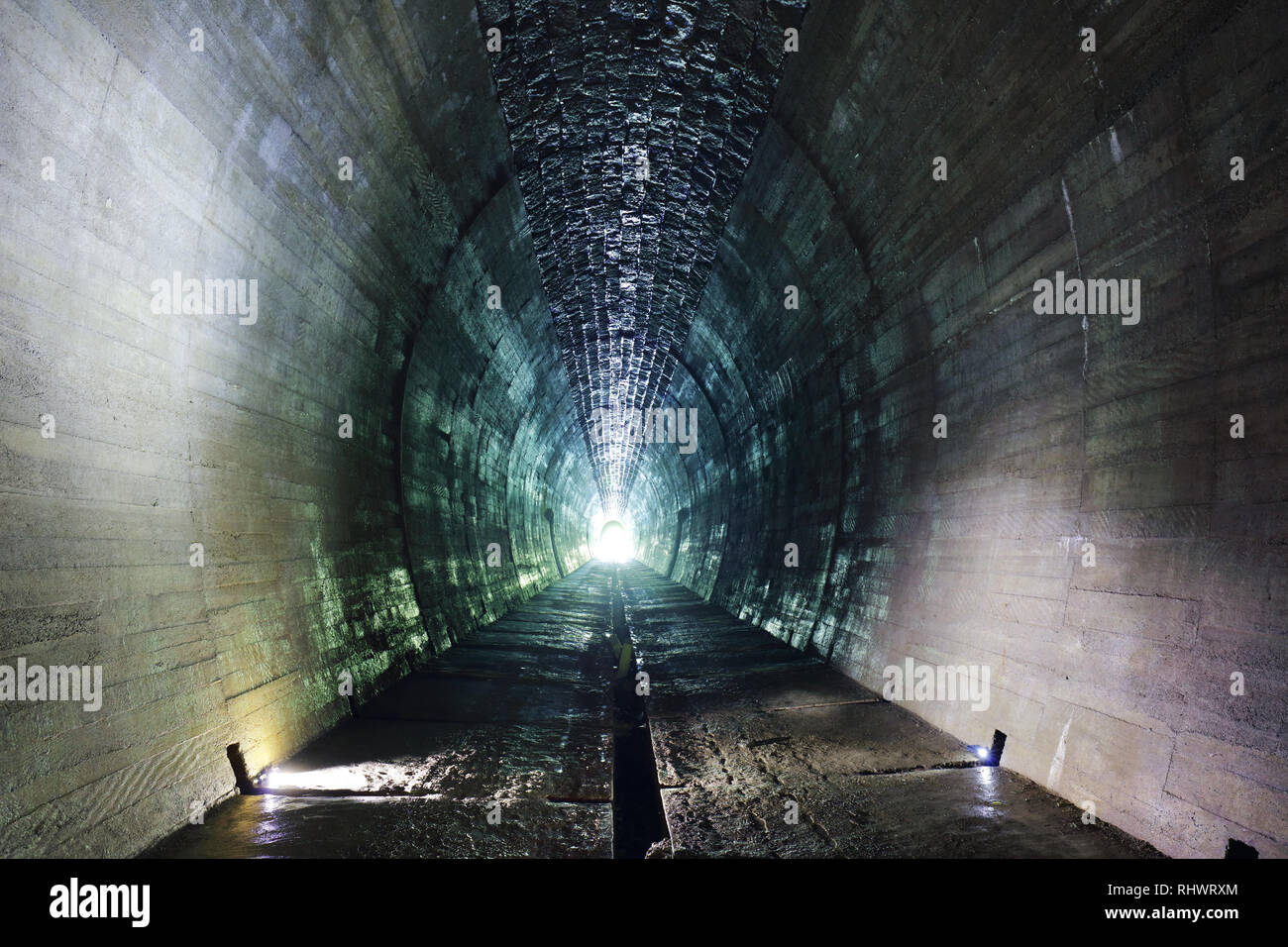 Horror tunnel hi-res stock photography and images - Alamy