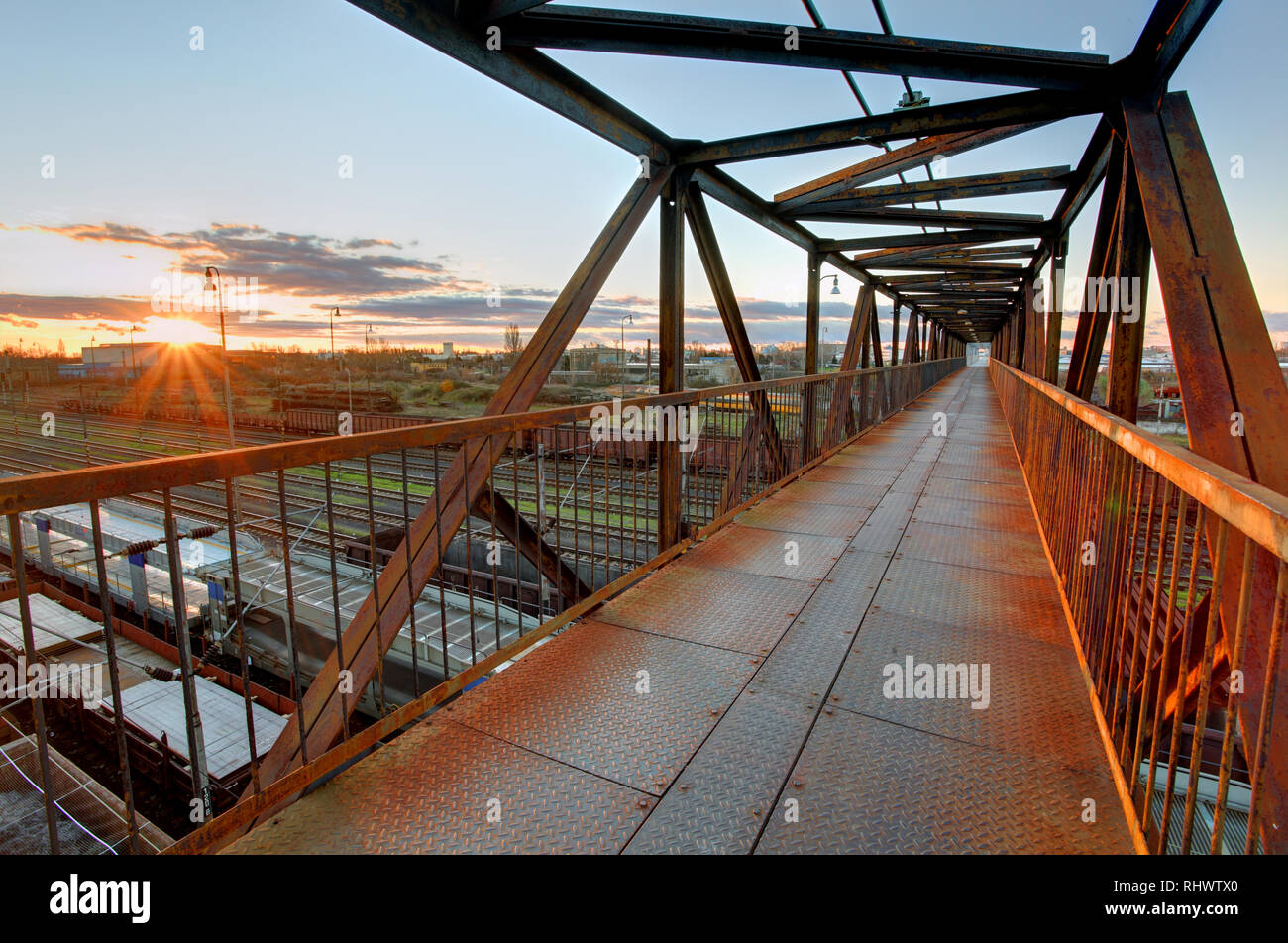 Footbridge over train line hi-res stock photography and images - Alamy